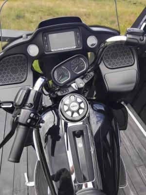Black Harley-Davidson Road Glide 2016 in Jekabpils, with an engine capacity of 1.00 L and mileage of 16 thousand km for 14000 €, photo 5 on AUTOMOTO.COM.LV