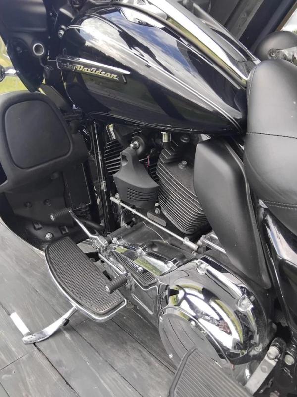 Black Harley-Davidson Road Glide 2016 in Jekabpils, with an engine capacity of 1.00 L and mileage of 16 thousand km for 14000 €, photo 6 on AUTOMOTO.COM.LV