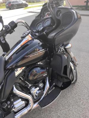 Black Harley-Davidson Road Glide 2016 in Jekabpils, with an engine capacity of 1.00 L and mileage of 16 thousand km for 14000 €, photo 8 on AUTOMOTO.COM.LV