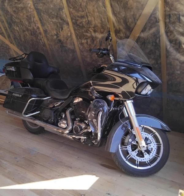Black Harley-Davidson Road Glide 2016 in Jekabpils, with an engine capacity of 1.00 L and mileage of 16 thousand km for 14000 €, photo 9 on AUTOMOTO.COM.LV
