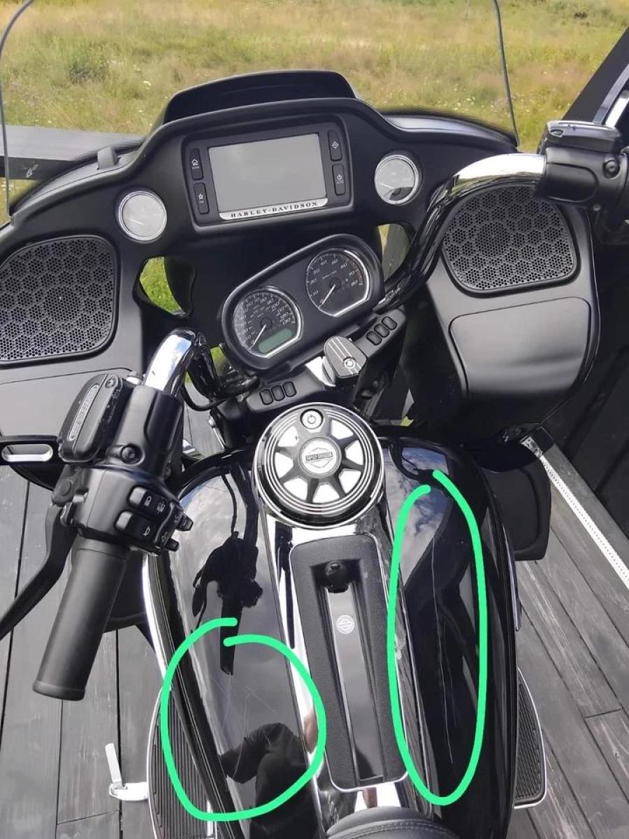 Black Harley-Davidson Road Glide 2016 in Jekabpils, with an engine capacity of 1.00 L and mileage of 16 thousand km for 14000 €, photo 10 on AUTOMOTO.COM.LV