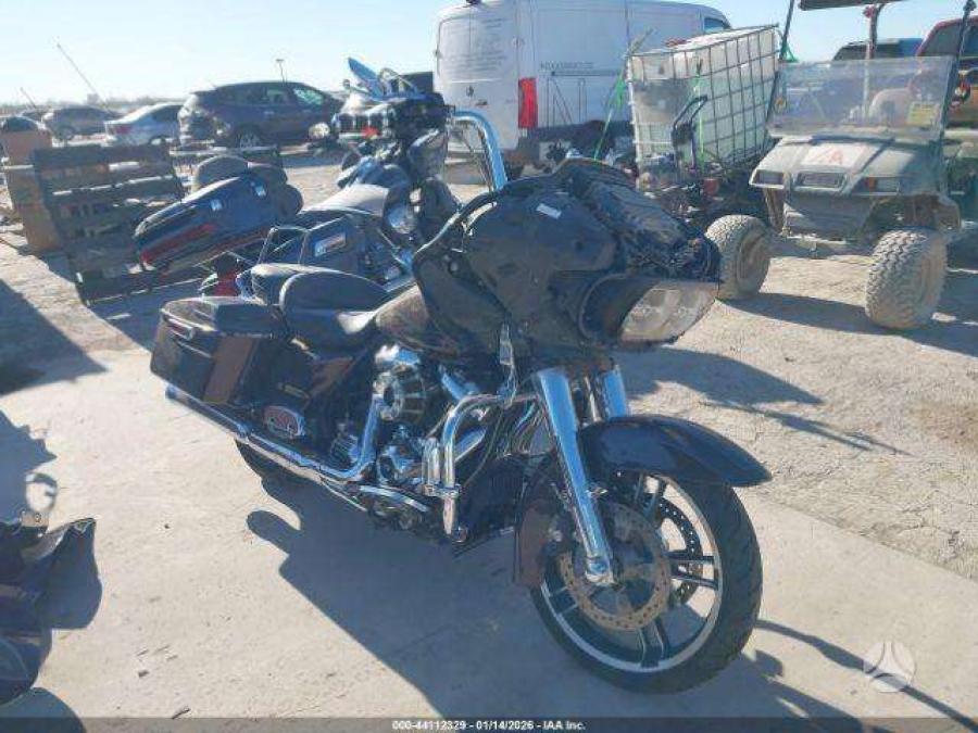 Melns Harley-Davidson Road Glide 2017 Klaipėda, ar dzinēja tilpumu 1.75 L un nobraukumu 8 tūkst. km par 4500 €, foto 1 vietnē AUTOMOTO.COM.LV