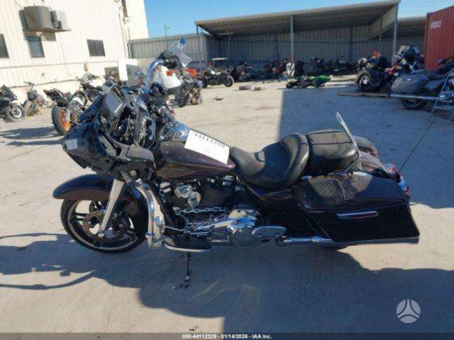 Melns Harley-Davidson Road Glide 2017 Klaipėda, ar dzinēja tilpumu 1.75 L un nobraukumu 8 tūkst. km par 4500 €, foto 14 vietnē AUTOMOTO.COM.LV
