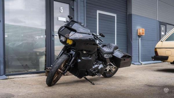 Черный Харли-Девидсон Road Glide 2017 в Клайпеда, объемом двигателя 1.75 л и пробегом 37 тыс. км за 14000 €, фото 1 на AUTOMOTO.COM.LV
