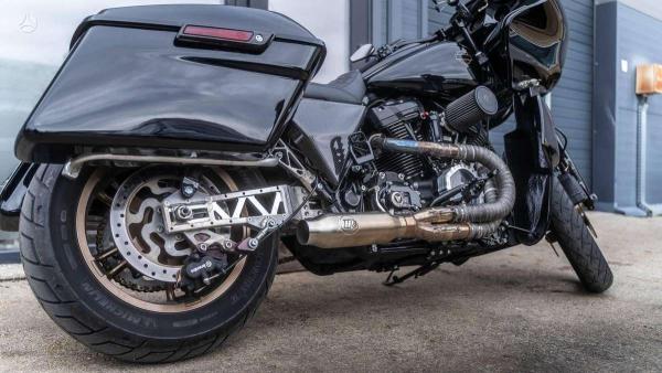 Черный Харли-Девидсон Road Glide 2017 в Клайпеда, объемом двигателя 1.75 л и пробегом 37 тыс. км за 14000 €, фото 6 на AUTOMOTO.COM.LV
