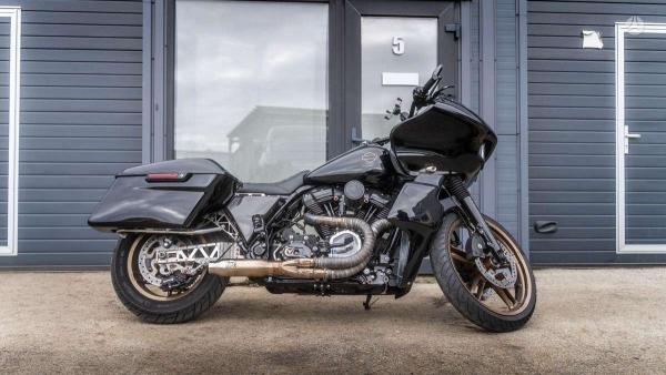 Черный Харли-Девидсон Road Glide 2017 в Клайпеда, объемом двигателя 1.75 л и пробегом 37 тыс. км за 14000 €, фото 7 на AUTOMOTO.COM.LV
