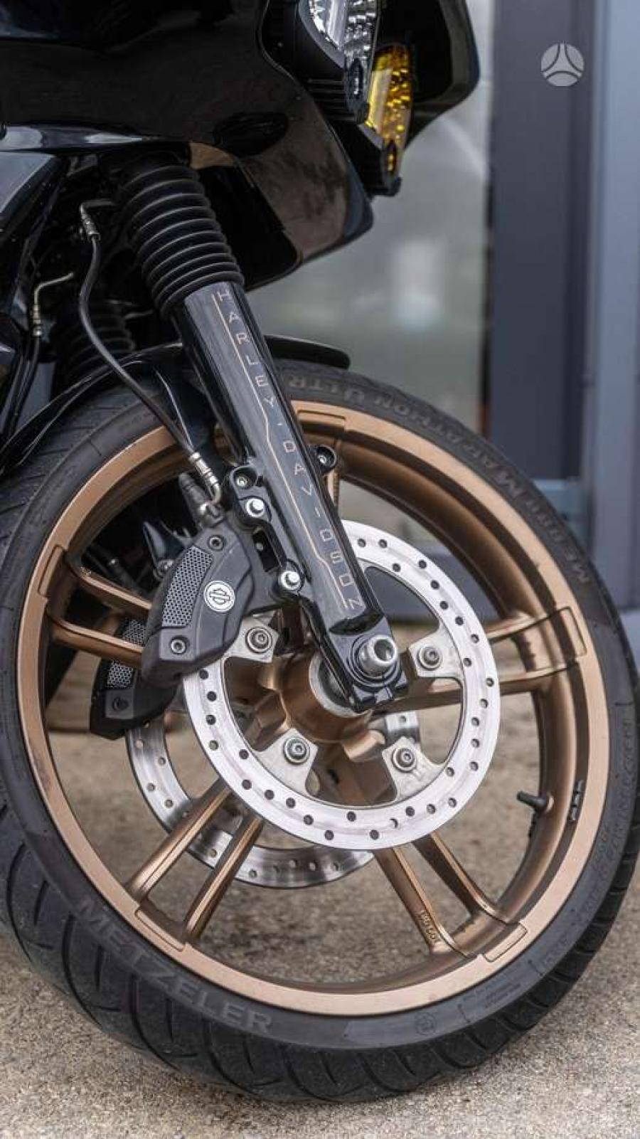 Black Harley-Davidson Road Glide 2017 in Klaipeda, with an engine capacity of 1.75 L and mileage of 37 thousand km for 14000 €, photo 10 on AUTOMOTO.COM.LV