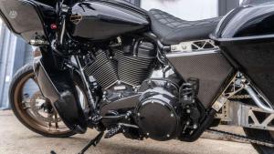 Black Harley-Davidson Road Glide 2017 in Klaipeda, with an engine capacity of 1.75 L and mileage of 37 thousand km for 14000 €, photo 11 on AUTOMOTO.COM.LV