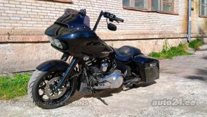 Melns Harley-Davidson Road Glide 2018 Tallina, ar dzinēja tilpumu 1.75 L un nobraukumu 30 tūkst. km par 17500 €, foto 2 vietnē AUTOMOTO.COM.LV
