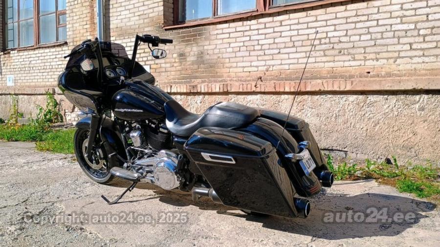 Melns Harley-Davidson Road Glide 2018 Tallina, ar dzinēja tilpumu 1.75 L un nobraukumu 30 tūkst. km par 17500 €, foto 3 vietnē AUTOMOTO.COM.LV