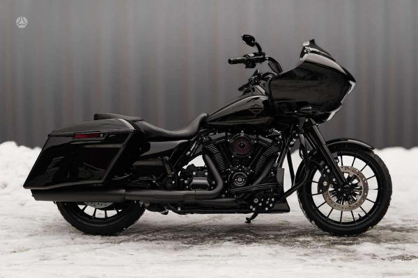 Black Harley-Davidson Road Glide 2018 in Kaunas, with an engine capacity of 1.75 L and mileage of 78 thousand km for 14741 €, photo 2 on AUTOMOTO.COM.LV
