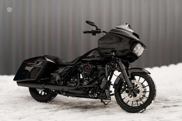 Black Harley-Davidson Road Glide 2018 in Kaunas, with an engine capacity of 1.75 L and mileage of 78 thousand km for 14741 €, photo 4 on AUTOMOTO.COM.LV