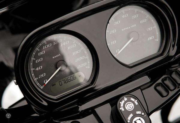 Black Harley-Davidson Road Glide 2018 in Kaunas, with an engine capacity of 1.75 L and mileage of 78 thousand km for 14741 €, photo 11 on AUTOMOTO.COM.LV
