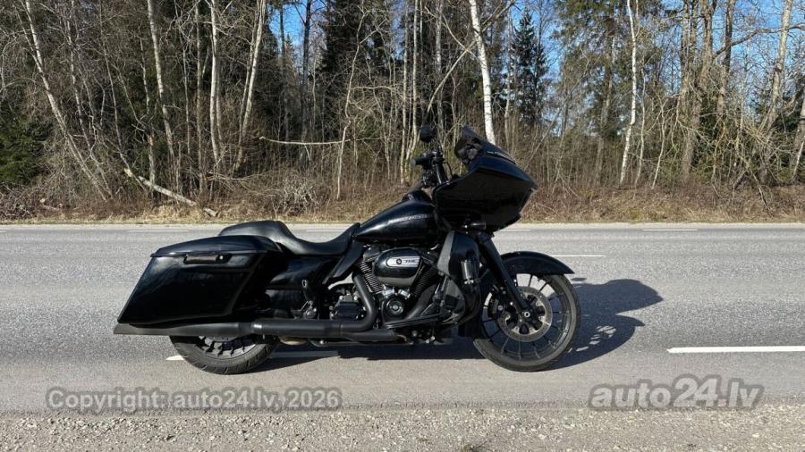 Melns Harley-Davidson Road Glide 2018 Pērnava, ar dzinēja tilpumu 1.87 L un nobraukumu 75 tūkst. km par 15000 €, foto 2 vietnē AUTOMOTO.COM.LV