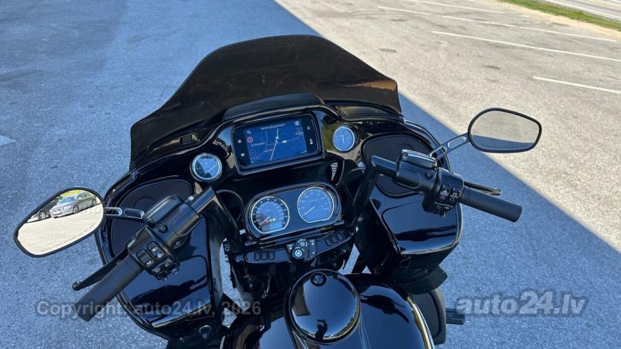 Melns Harley-Davidson Road Glide 2018 Pērnava, ar dzinēja tilpumu 1.87 L un nobraukumu 75 tūkst. km par 15000 €, foto 4 vietnē AUTOMOTO.COM.LV