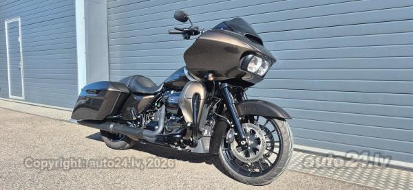Harley-Davidson Road Glide 2018 in Tallinn on AUTOMOTO.COM.LV Black Harley-Davidson Road Glide 2018 in Tallinn, with an engine capacity of 1.75 L and mileage of 78 thousand km for 16000 €, photo 3 on AUTOMOTO.COM.LV