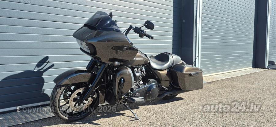 Black Harley-Davidson Road Glide 2018 in Tallinn, with an engine capacity of 1.75 L and mileage of 78 thousand km for 16000 €, photo 6 on AUTOMOTO.COM.LV