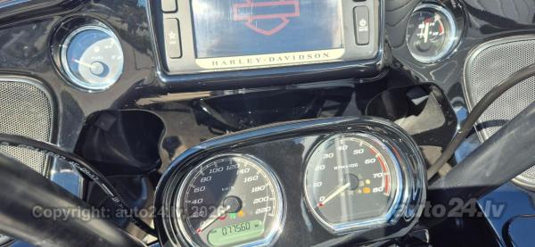 Harley-Davidson Road Glide 2018 in Tallinn on AUTOMOTO.COM.LV Black Harley-Davidson Road Glide 2018 in Tallinn, with an engine capacity of 1.75 L and mileage of 78 thousand km for 16000 €, photo 8 on AUTOMOTO.COM.LV
