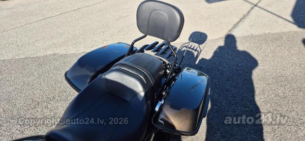 Harley-Davidson Road Glide 2018 in Tallinn on AUTOMOTO.COM.LV Black Harley-Davidson Road Glide 2018 in Tallinn, with an engine capacity of 1.75 L and mileage of 78 thousand km for 16000 €, photo 9 on AUTOMOTO.COM.LV