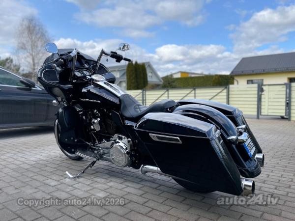 Black Harley-Davidson Road Glide 2019 in Tallinn, with an engine capacity of 0.00 L and mileage of 22 thousand km for 18990 €, photo 5 on AUTOMOTO.COM.LV