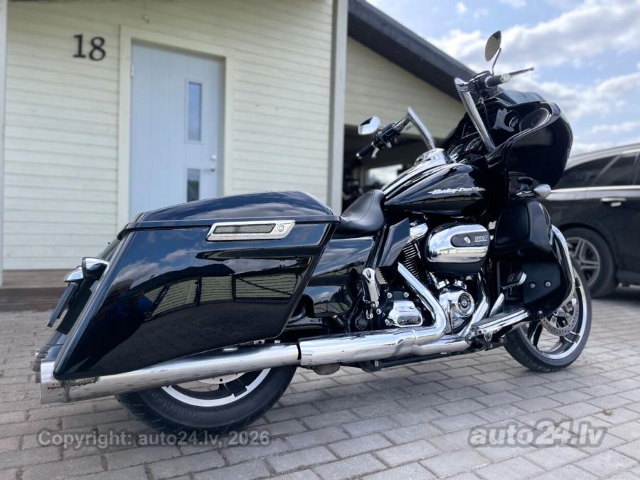 Black Harley-Davidson Road Glide 2019 in Tallinn, with an engine capacity of 0.00 L and mileage of 22 thousand km for 18990 €, photo 9 on AUTOMOTO.COM.LV