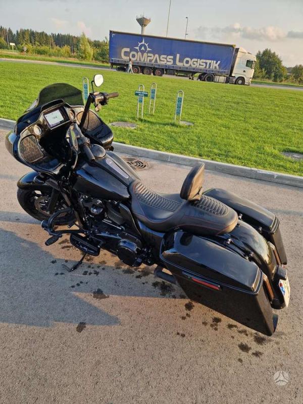 Black Harley-Davidson Road Glide 2019 in Klaipeda, with an engine capacity of 0.00 L and mileage of 0 thousand km for 13900 €, photo 1 on AUTOMOTO.COM.LV