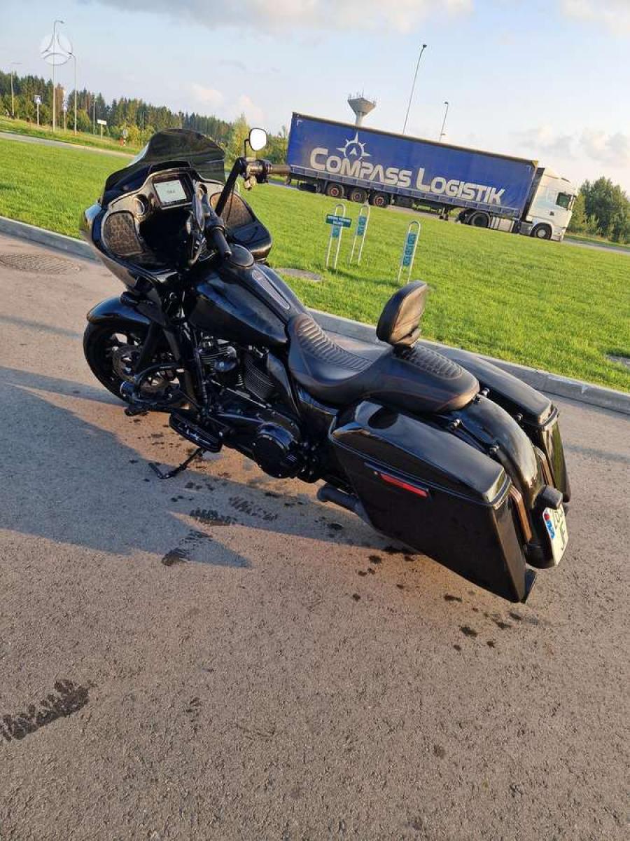 Черный Харли-Девидсон Road Glide 2019 в Клайпеда, объемом двигателя 0.00 л и пробегом 0 тыс. км за 13900 €, фото 4 на AUTOMOTO.COM.LV