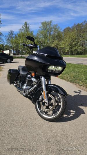 Black Harley-Davidson Road Glide 2020 in Riga, with an engine capacity of 1.75 L and mileage of 50 thousand km for 17500 €, photo 3 on AUTOMOTO.COM.LV