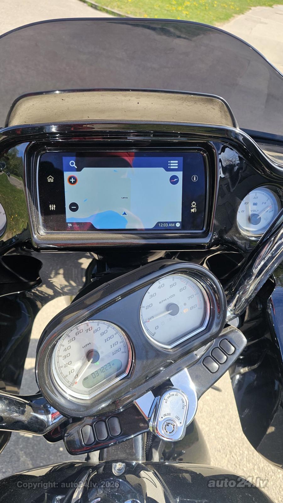 Black Harley-Davidson Road Glide 2020 in Riga, with an engine capacity of 1.75 L and mileage of 50 thousand km for 17500 €, photo 7 on AUTOMOTO.COM.LV