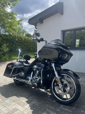 Melns Harley-Davidson Road Glide 2020 Viļņa, ar dzinēja tilpumu 1.75 L un nobraukumu 18 tūkst. km par 14200 €, foto 3 vietnē AUTOMOTO.COM.LV