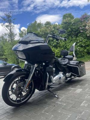 Melns Harley-Davidson Road Glide 2020 Viļņa, ar dzinēja tilpumu 1.75 L un nobraukumu 18 tūkst. km par 14200 €, foto 4 vietnē AUTOMOTO.COM.LV