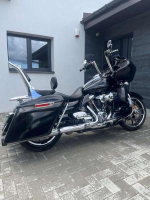 Melns Harley-Davidson Road Glide 2020 Viļņa, ar dzinēja tilpumu 1.75 L un nobraukumu 18 tūkst. km par 14200 €, foto 6 vietnē AUTOMOTO.COM.LV
