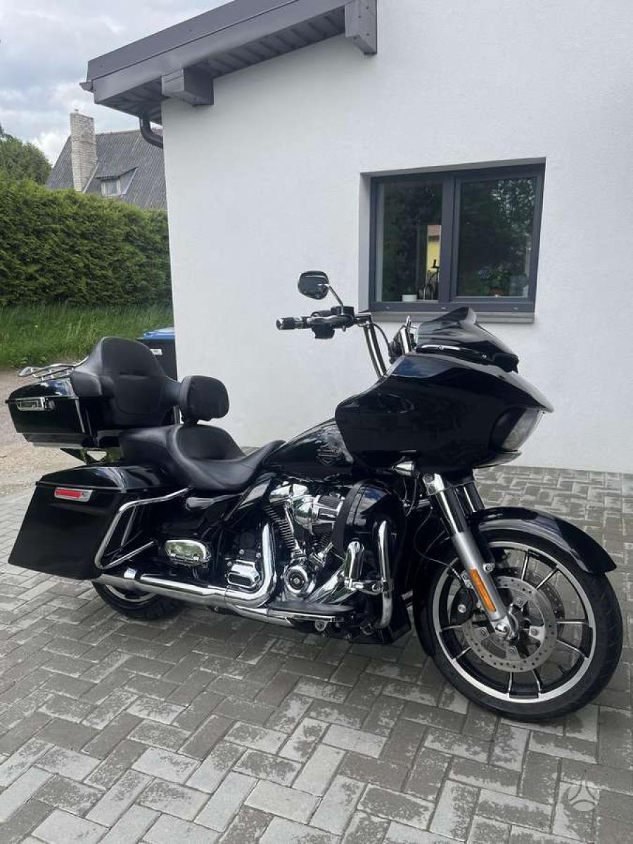 Melns Harley-Davidson Road Glide 2020 Viļņa, ar dzinēja tilpumu 1.75 L un nobraukumu 18 tūkst. km par 14200 €, foto 8 vietnē AUTOMOTO.COM.LV