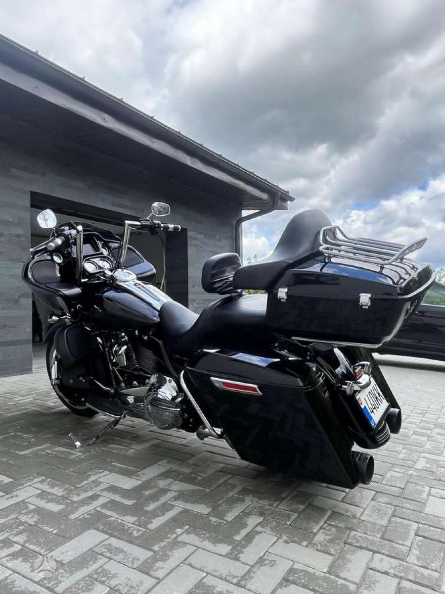 Melns Harley-Davidson Road Glide 2020 Viļņa, ar dzinēja tilpumu 1.75 L un nobraukumu 18 tūkst. km par 14200 €, foto 10 vietnē AUTOMOTO.COM.LV