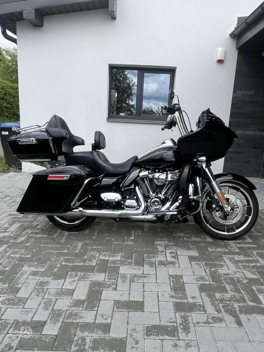 Melns Harley-Davidson Road Glide 2020 Viļņa, ar dzinēja tilpumu 1.75 L un nobraukumu 18 tūkst. km par 14200 €, foto 11 vietnē AUTOMOTO.COM.LV