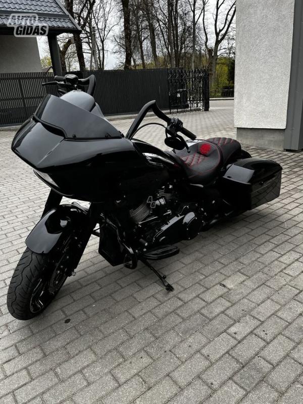 Melns Harley-Davidson Road Glide 2021 Skuodas, ar dzinēja tilpumu 1.87 L un nobraukumu 35 tūkst. km par 17000 €, foto 1 vietnē AUTOMOTO.COM.LV