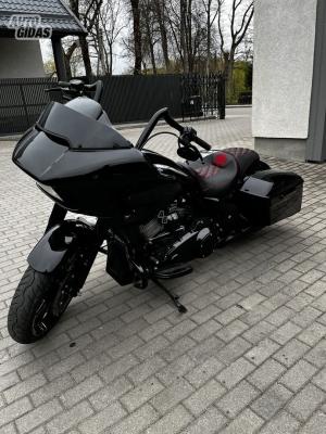 Melns Harley-Davidson Road Glide 2021 Skuodas, ar dzinēja tilpumu 1.87 L un nobraukumu 35 tūkst. km par 17000 €, foto 1 vietnē AUTOMOTO.COM.LV