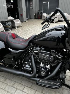 Melns Harley-Davidson Road Glide 2021 Skuodas, ar dzinēja tilpumu 1.87 L un nobraukumu 35 tūkst. km par 17000 €, foto 4 vietnē AUTOMOTO.COM.LV