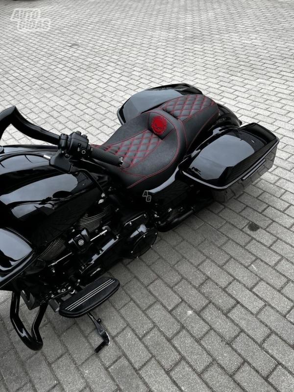 Melns Harley-Davidson Road Glide 2021 Skuodas, ar dzinēja tilpumu 1.87 L un nobraukumu 35 tūkst. km par 17000 €, foto 4 vietnē AUTOMOTO.COM.LV
