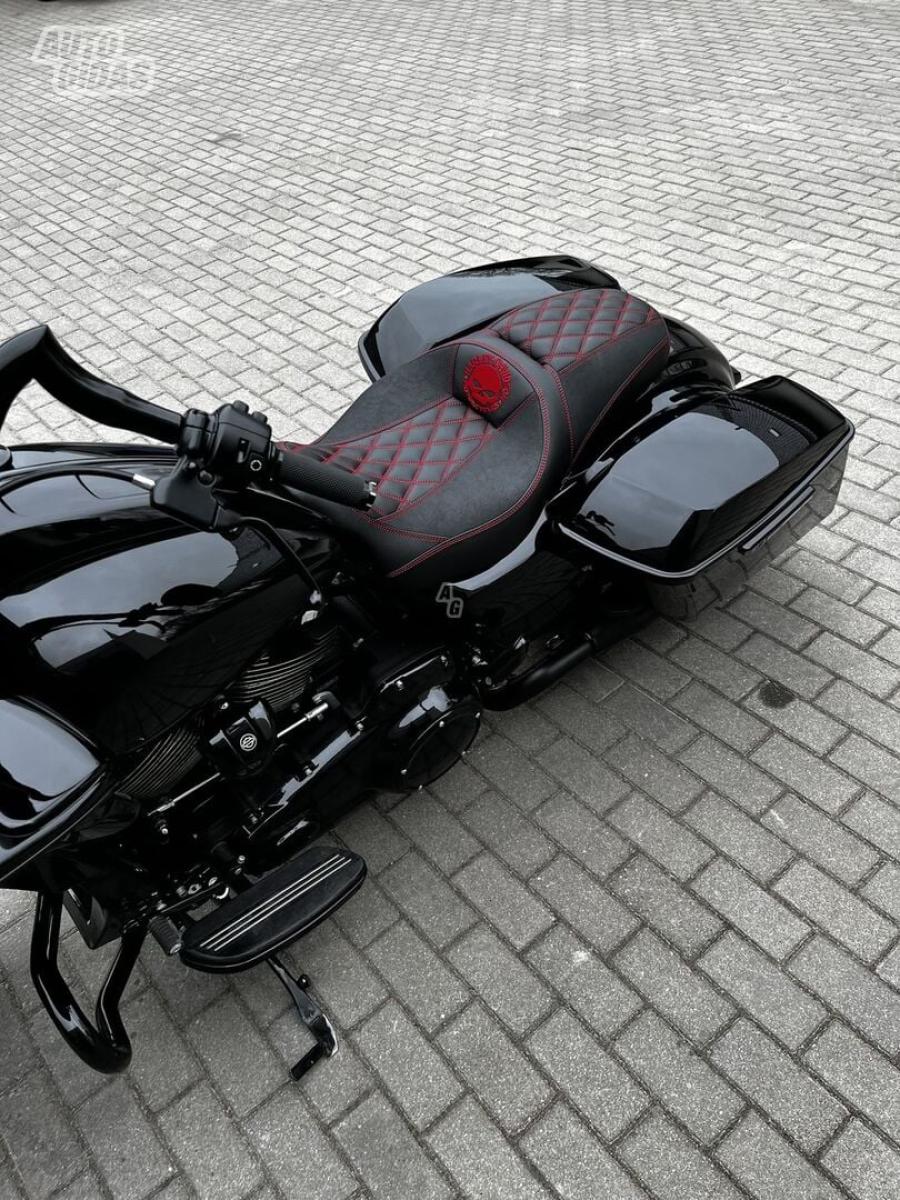 Melns Harley-Davidson Road Glide 2021 Skuodas, ar dzinēja tilpumu 1.87 L un nobraukumu 35 tūkst. km par 17000 €, foto 5 vietnē AUTOMOTO.COM.LV
