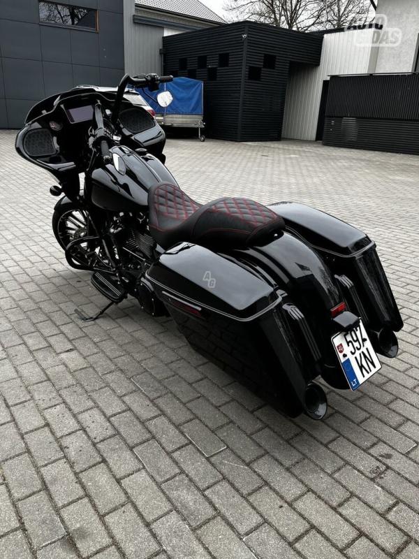 Melns Harley-Davidson Road Glide 2021 Skuodas, ar dzinēja tilpumu 1.87 L un nobraukumu 35 tūkst. km par 17000 €, foto 5 vietnē AUTOMOTO.COM.LV