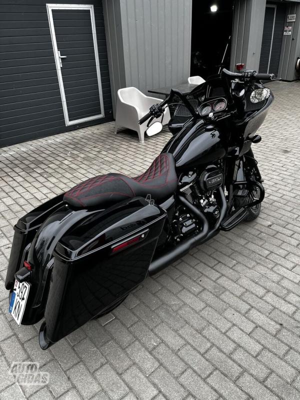 Melns Harley-Davidson Road Glide 2021 Skuodas, ar dzinēja tilpumu 1.87 L un nobraukumu 35 tūkst. km par 17000 €, foto 6 vietnē AUTOMOTO.COM.LV