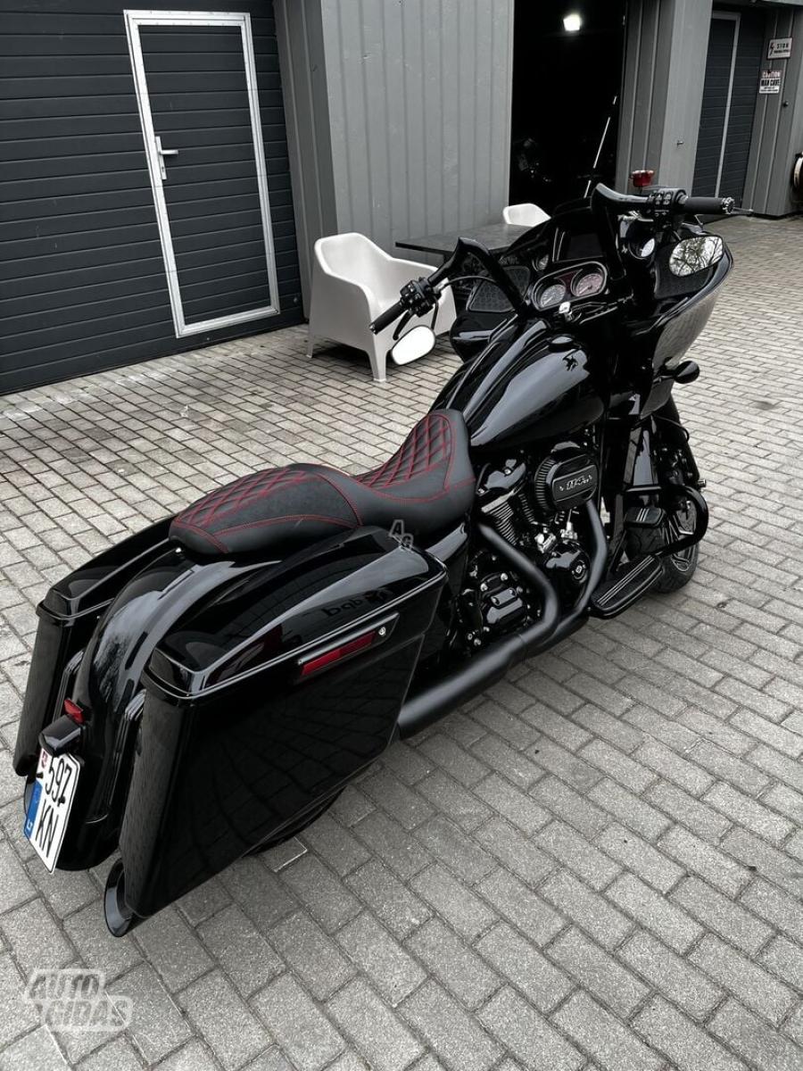 Melns Harley-Davidson Road Glide 2021 Skuodas, ar dzinēja tilpumu 1.87 L un nobraukumu 35 tūkst. km par 17000 €, foto 7 vietnē AUTOMOTO.COM.LV