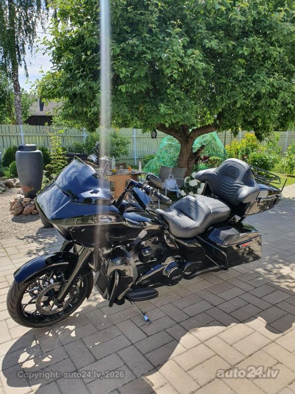 Black Harley-Davidson Road Glide 2021 in Tallinn, with an engine capacity of 1.87 L and mileage of 22 thousand km for 27000 €, photo 2 on AUTOMOTO.COM.LV