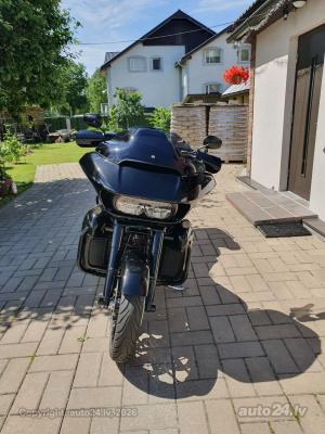 Melns Harley-Davidson Road Glide 2021 Tallina, ar dzinēja tilpumu 1.87 L un nobraukumu 22 tūkst. km par 27000 €, foto 4 vietnē AUTOMOTO.COM.LV