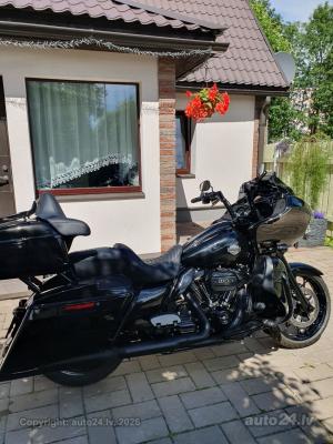 Melns Harley-Davidson Road Glide 2021 Tallina, ar dzinēja tilpumu 1.87 L un nobraukumu 22 tūkst. km par 27000 €, foto 5 vietnē AUTOMOTO.COM.LV