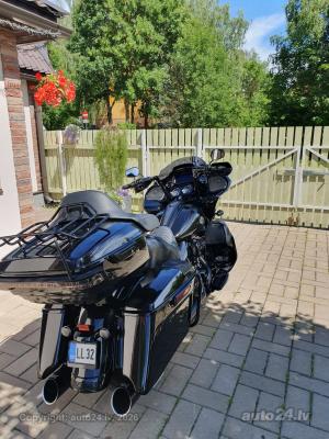 Melns Harley-Davidson Road Glide 2021 Tallina, ar dzinēja tilpumu 1.87 L un nobraukumu 22 tūkst. km par 27000 €, foto 6 vietnē AUTOMOTO.COM.LV