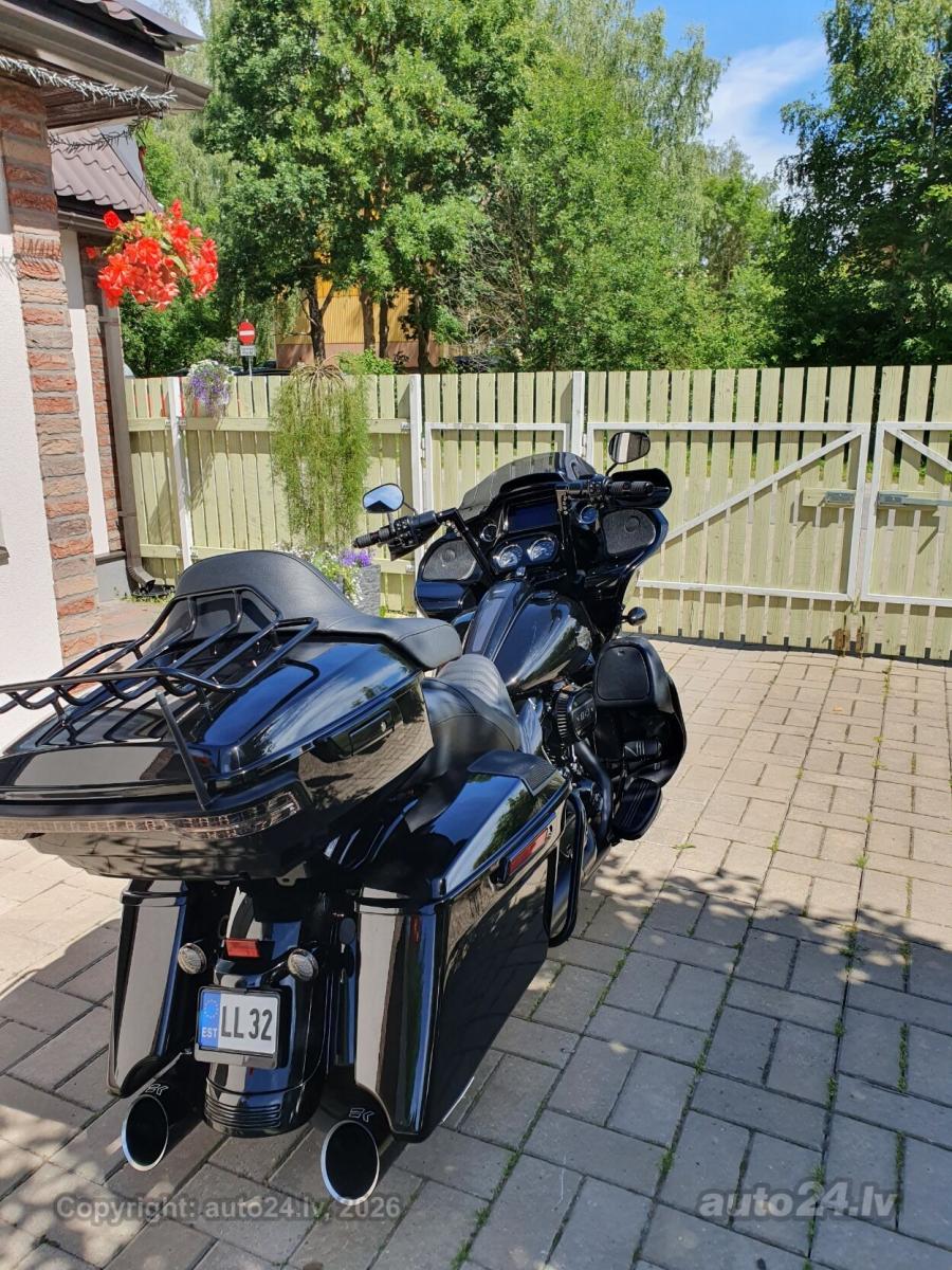 Melns Harley-Davidson Road Glide 2021 Tallina, ar dzinēja tilpumu 1.87 L un nobraukumu 22 tūkst. km par 27000 €, foto 6 vietnē AUTOMOTO.COM.LV