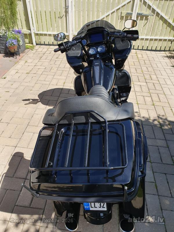 Black Harley-Davidson Road Glide 2021 in Tallinn, with an engine capacity of 1.87 L and mileage of 22 thousand km for 27000 €, photo 6 on AUTOMOTO.COM.LV