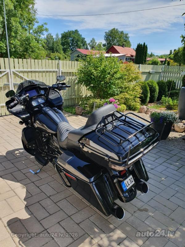 Black Harley-Davidson Road Glide 2021 in Tallinn, with an engine capacity of 1.87 L and mileage of 22 thousand km for 27000 €, photo 7 on AUTOMOTO.COM.LV